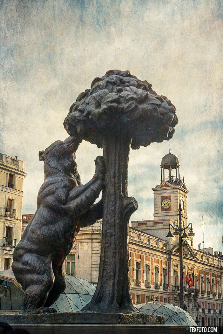 The Bear and the Strawberry Tree: Heart of Madrid in Bronze – Explore Spain